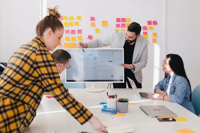 20 Winning Sales Deck Examples for 2025 That Close Deals